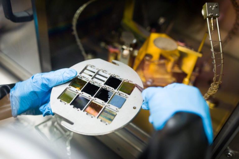 Momentum builds for perovskite tandems, 25%+ efficiency achieved – pv ...