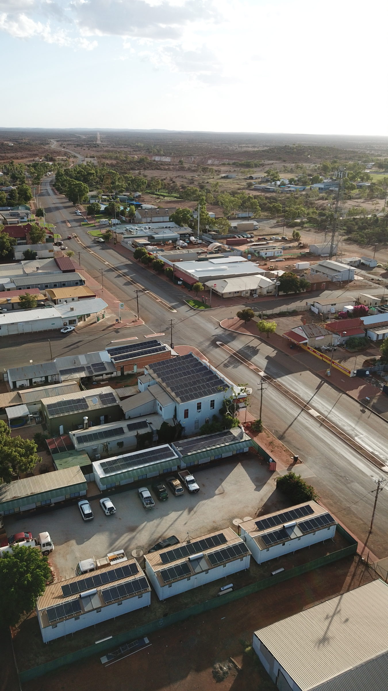 Golden solar flowing from the taps of iconic Meekatharra pub – pv ...