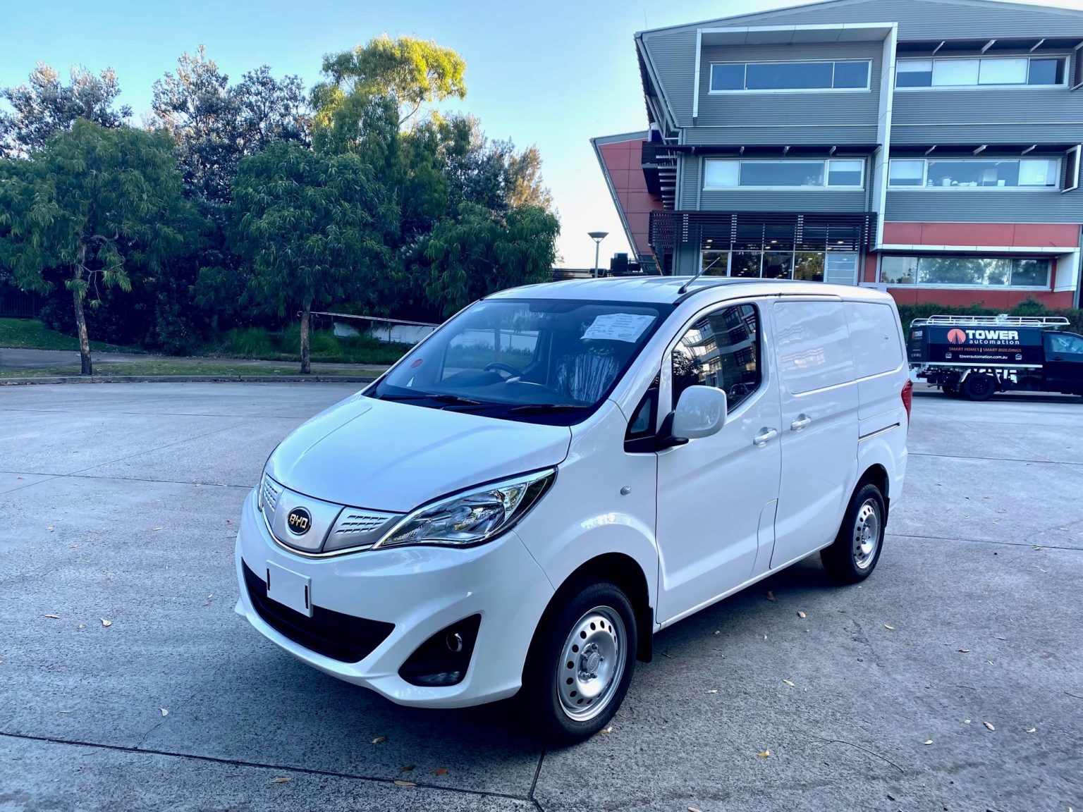 New commercial e-vans hook up with Evie Networks charging for low-cost ...