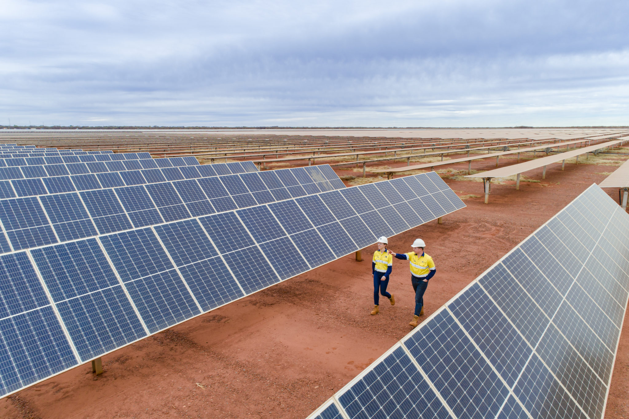 Alinta switches on WA’s largest remote solar farm – pv magazine Australia
