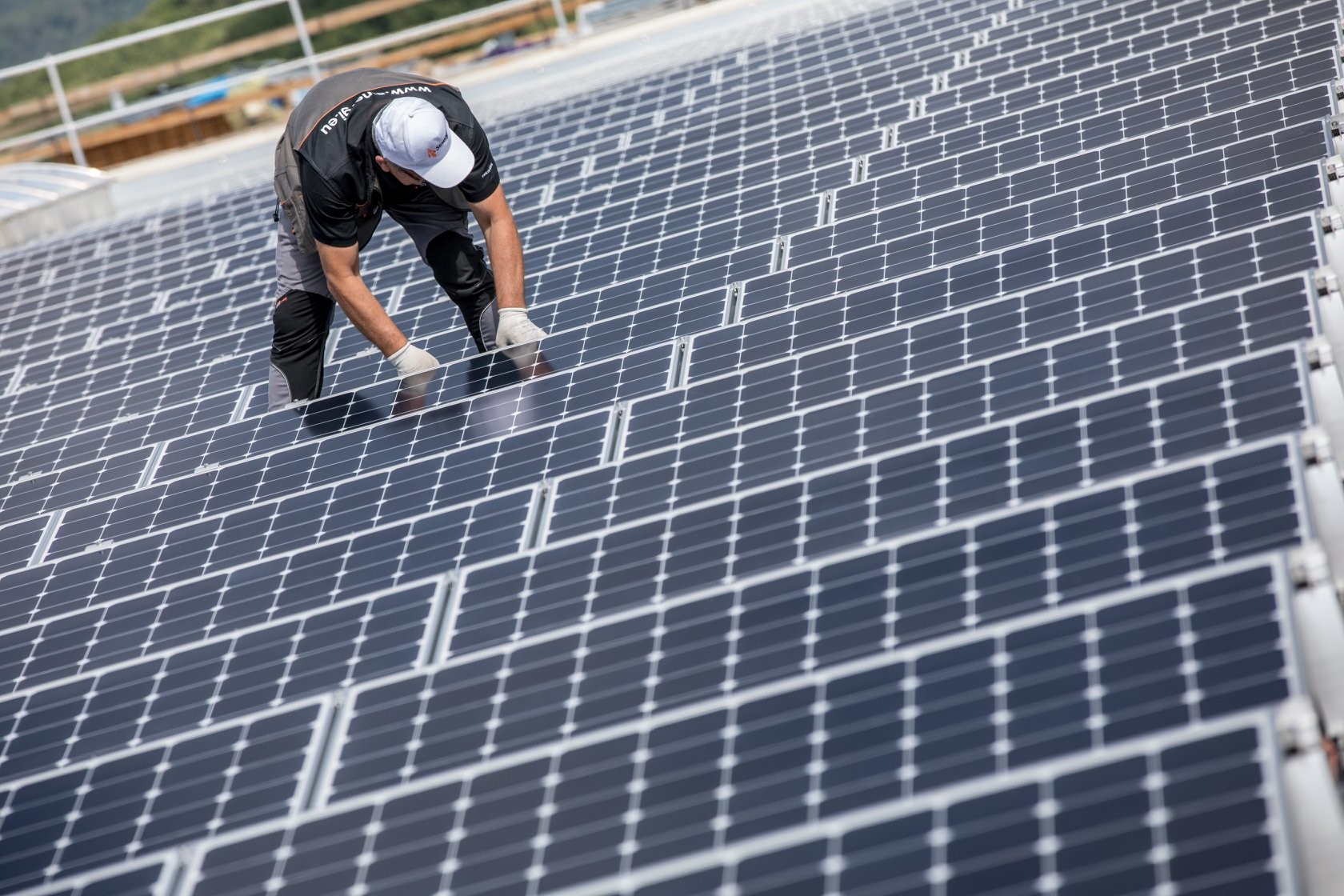 Study shows solar panel output exceeds energy input by 100 times – pv ...