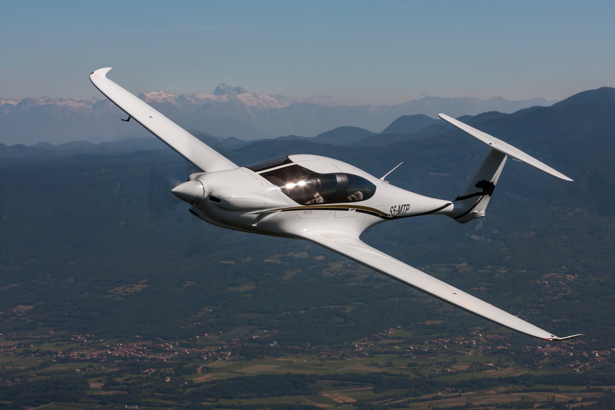 Electric planes are coming: Short-hop regional flights could be running ...