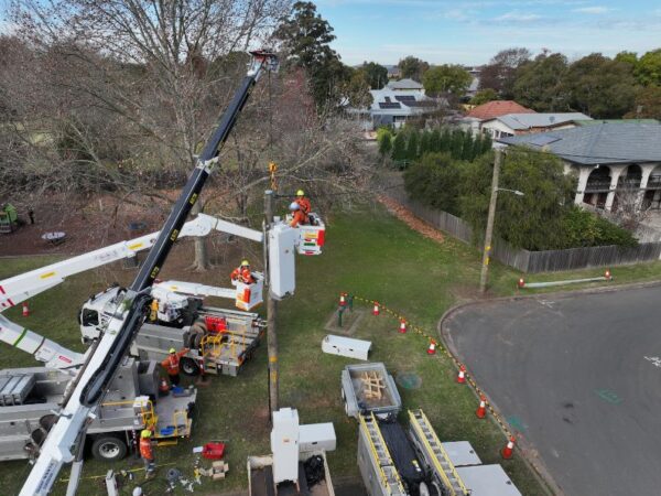 Ausgrid adopts pole-mounted technology for community battery trial – pv ...