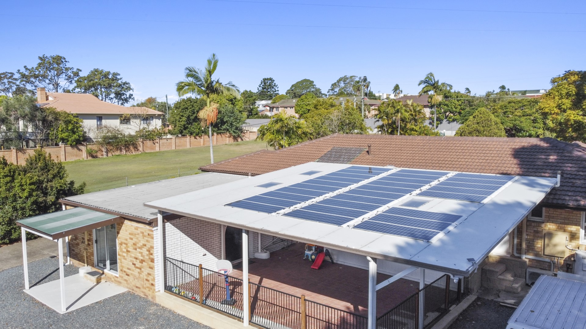 Lightweight solar panel provides solution for rooftop install – pv ...