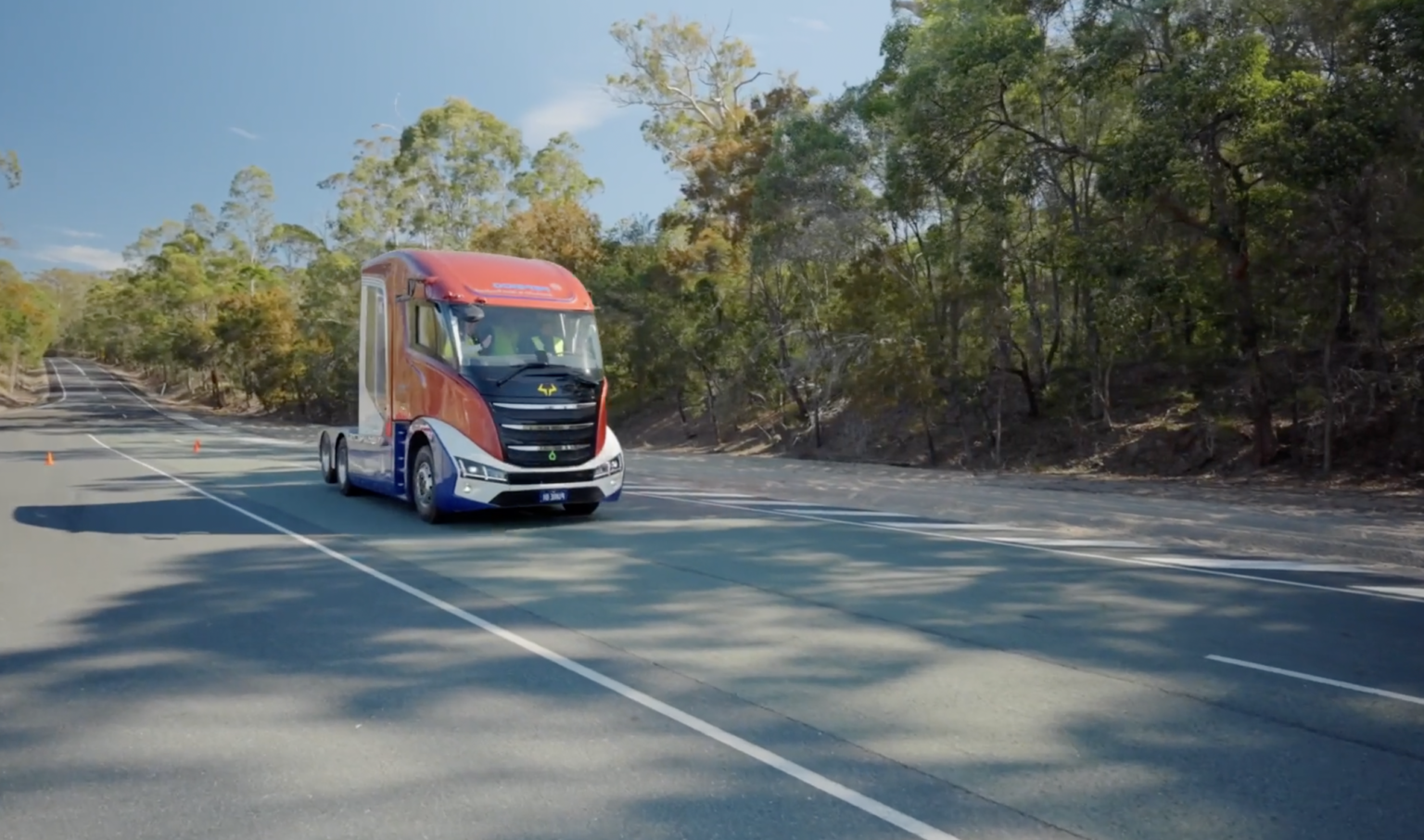 First hydrogen-powered prime mover truck hits Australia’s commercial ...