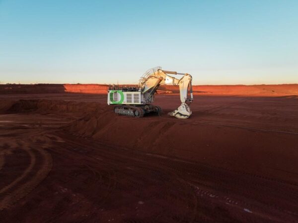 Fortescue plugs in electric excavator as lineup of zero emission mining ...