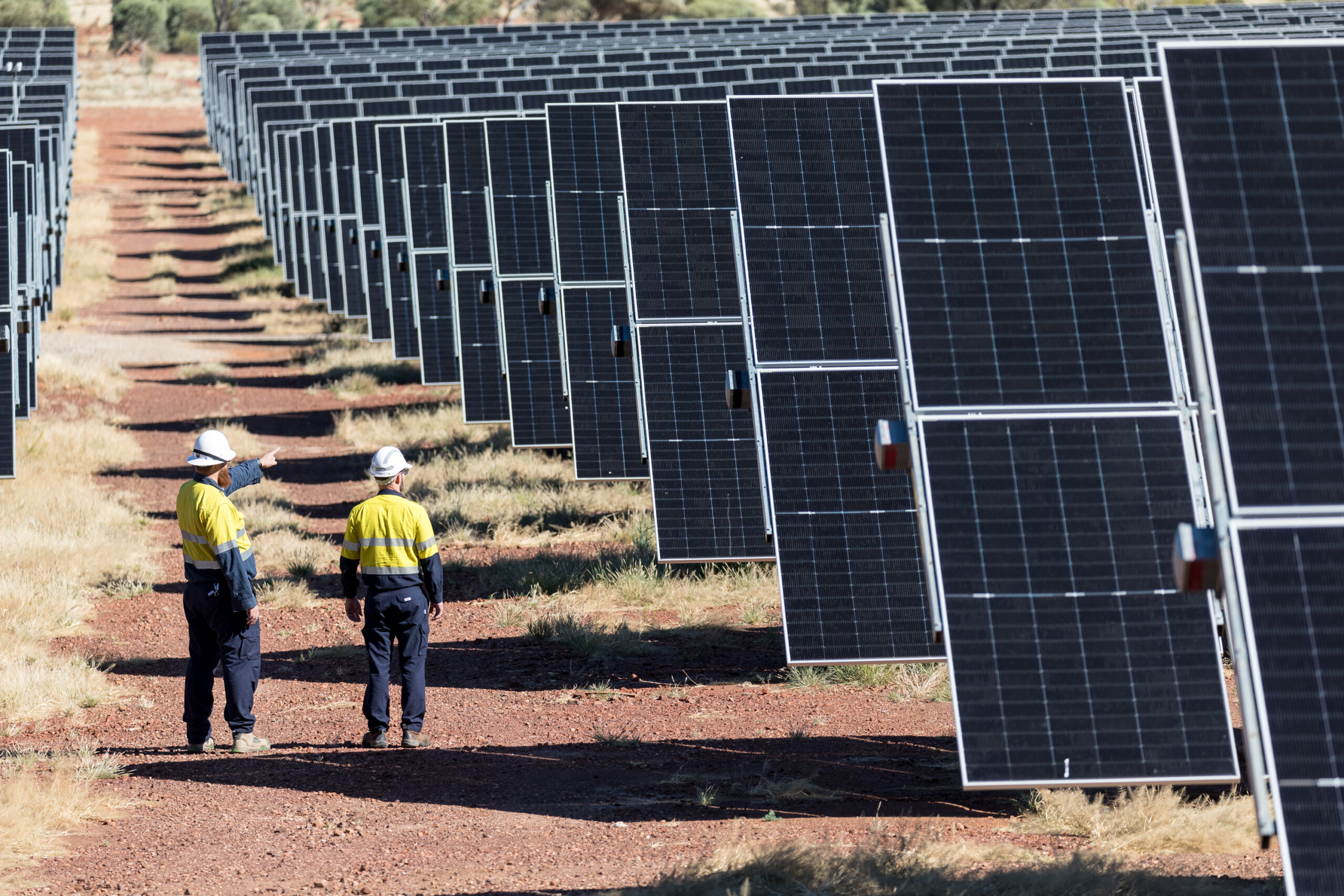 APA powers up Australia’s largest remote grid solar farm – pv magazine ...