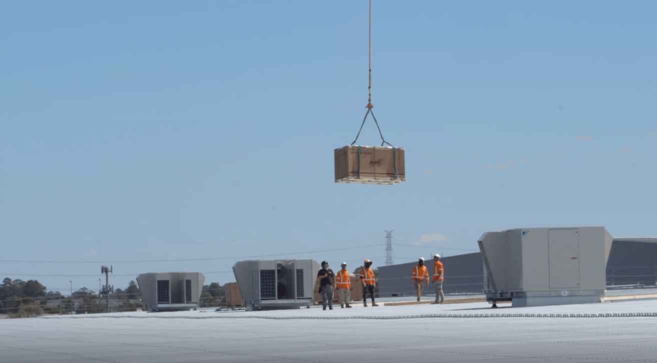 Helicopter does heavy lifting for 1.75 MW rooftop solar install – pv ...