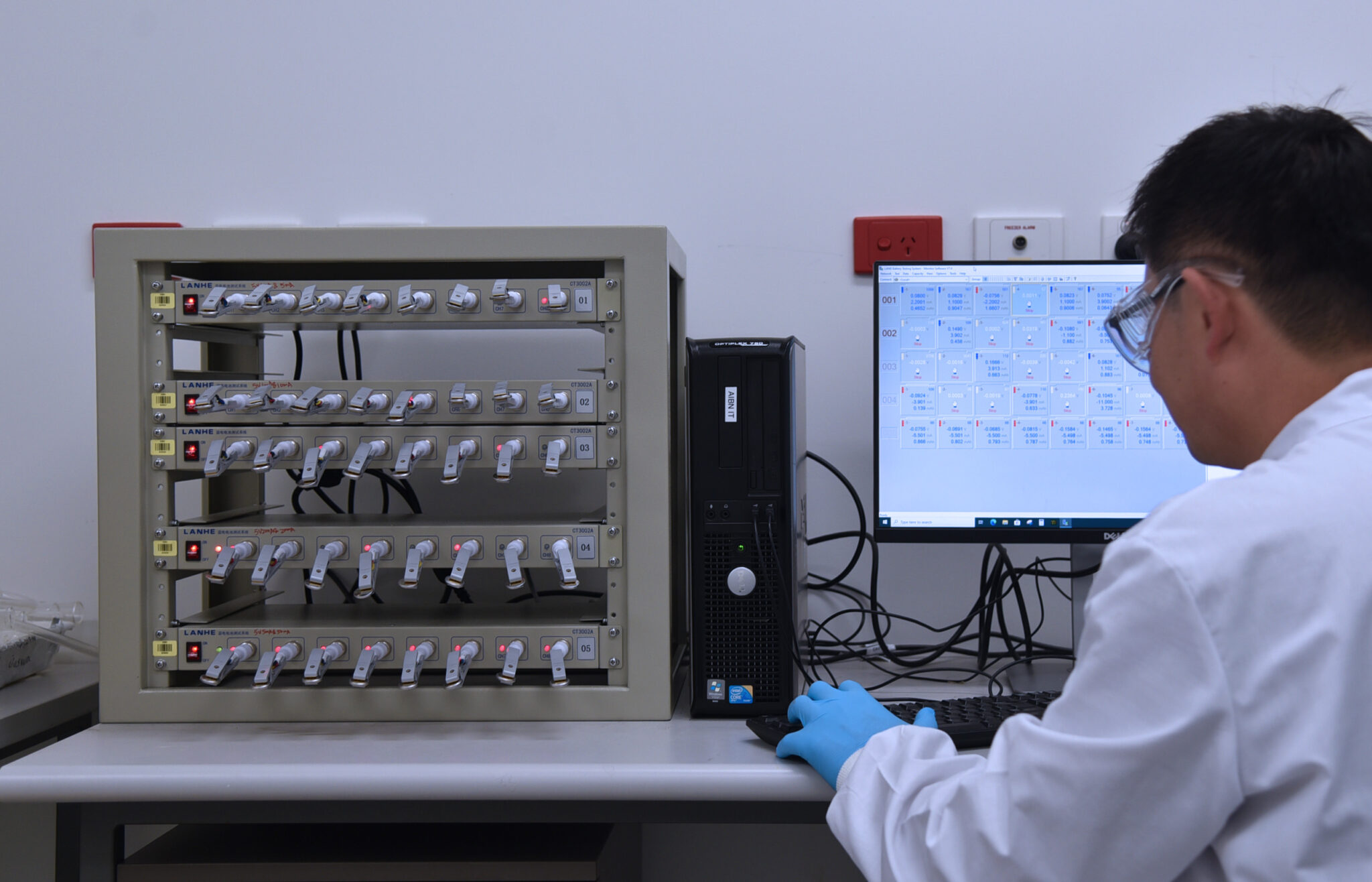 UQ tech captures PFAS chemicals for re-use in batteries – pv magazine ...