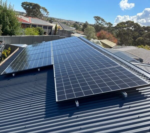Worth its weight in sunshine, rooftop solar clocks new supply records ...