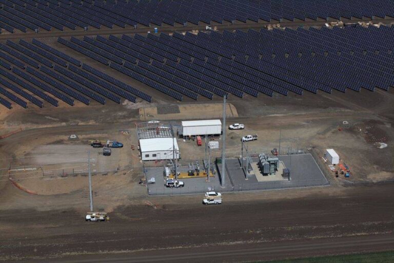 Lighthouse signals battery plans for Emerald Solar Farm – pv magazine ...