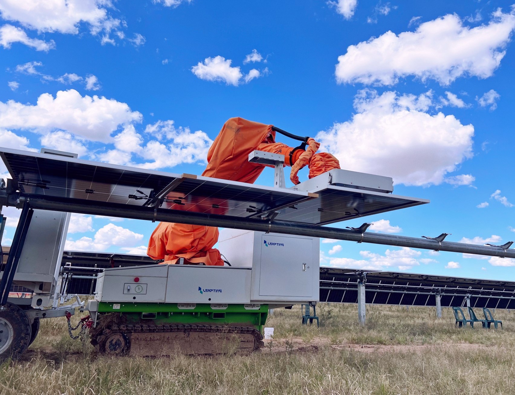 Leapting robot completes install of 10,000 PV modules – pv magazine ...
