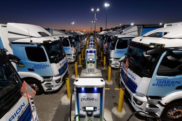 Freight provider powers up off-grid truck charging site – pv magazine ...