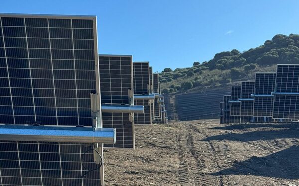 Solar tracker manufacturer offers new terrain-following solution – pv ...
