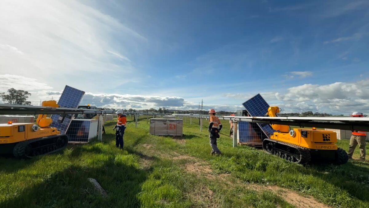Robots reduce installation time at 250MW solar project in Australia ...